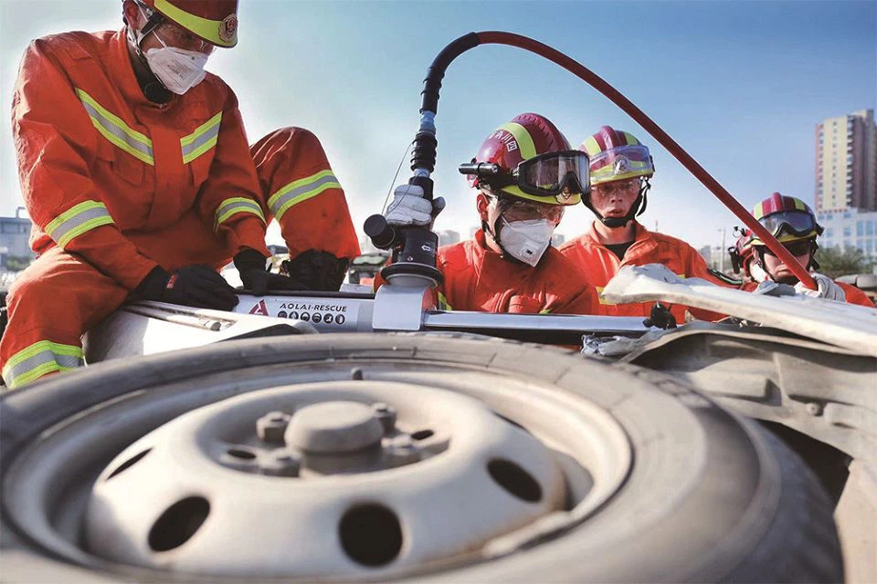 China Hydraulic Rescue Tools, Hand Rescue Tools, Rerailing System ...